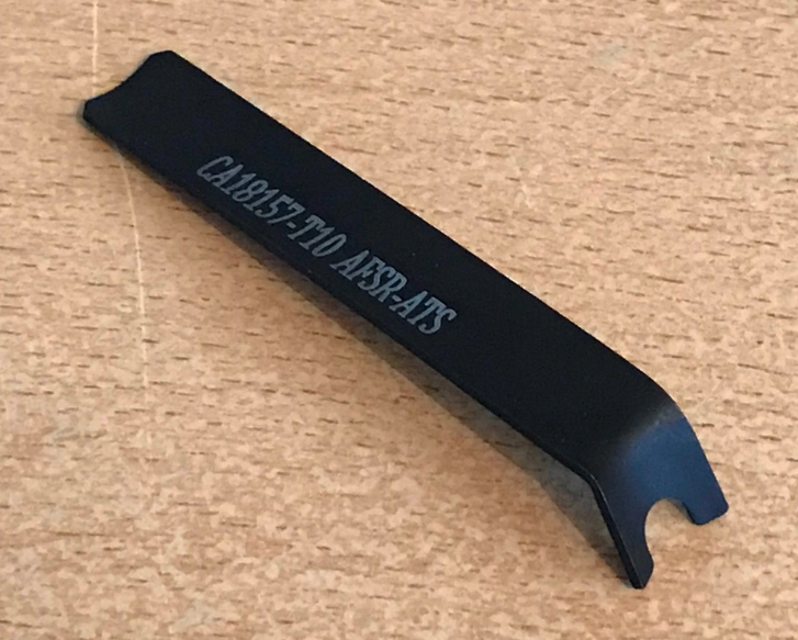 CA18157-T10 : Tool to remove receptacle from cage of livelock series ...